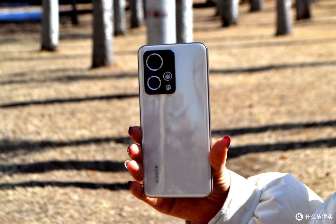 没有短板？荣耀直屏旗舰来了！满血骁龙8G2+独显+自研芯片C1，聊聊用了两个多月的荣耀90GT，24+1T顶配版_安卓手机_什么值得买