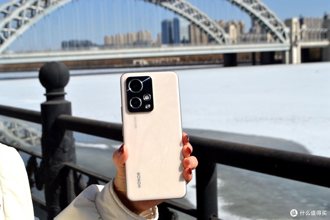 没有短板？荣耀直屏旗舰来了！满血骁龙8G2+独显+自研芯片C1，聊聊用了两个多月的荣耀90GT，24+1T顶配版_安卓手机_什么值得买