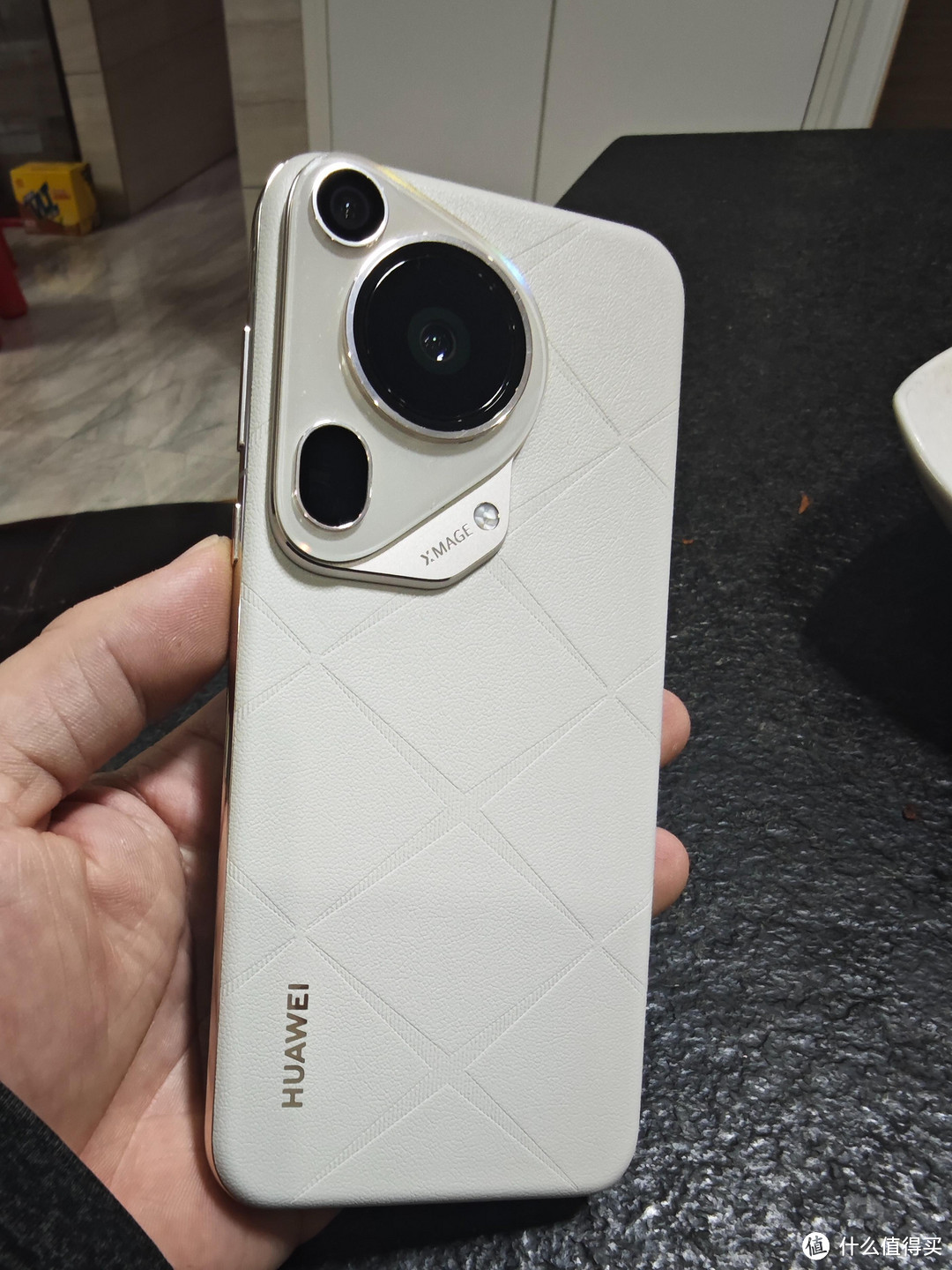 华为 Pura 70 Ultra 真机开箱上手体验_手机_什么值得买
