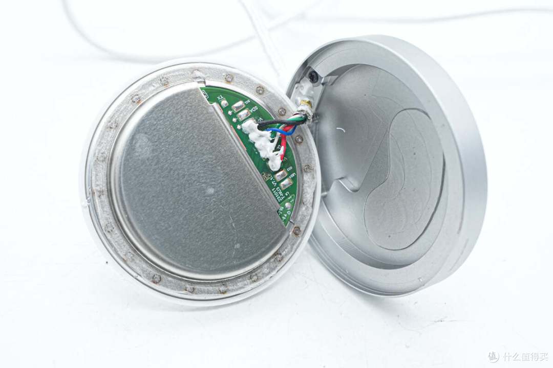 拆解报告：UGREEN绿联15W Qi2磁吸无线充电器W703_充电器_什么值得买