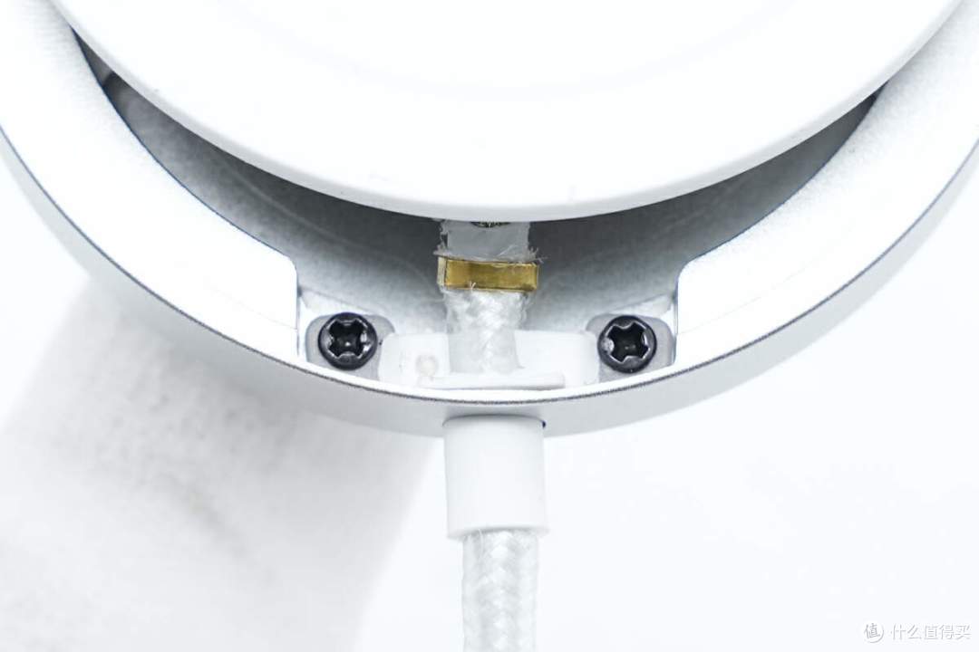 拆解报告：UGREEN绿联15W Qi2磁吸无线充电器W703_充电器_什么值得买