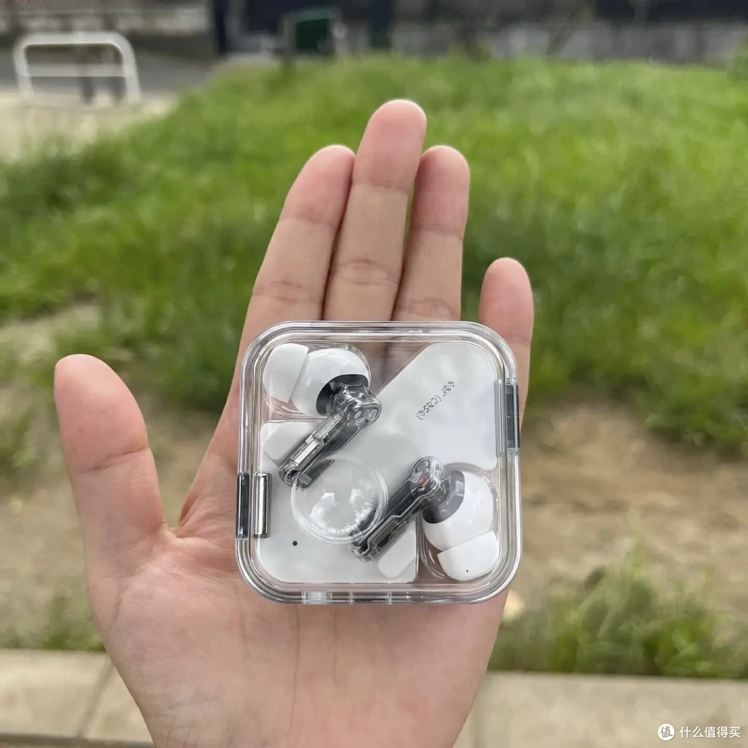 长得好确实有优势 Nothing Ear2耳机体验 实力不如友商 但还真能买_耳机_什么值得买