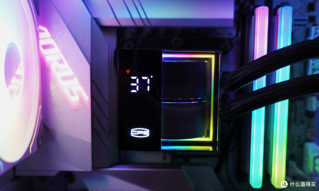 超频三DS360：智能数显+双腔水泵，旗舰处理器也能“清凉 ”过夏_CPU散热器_什么值得买