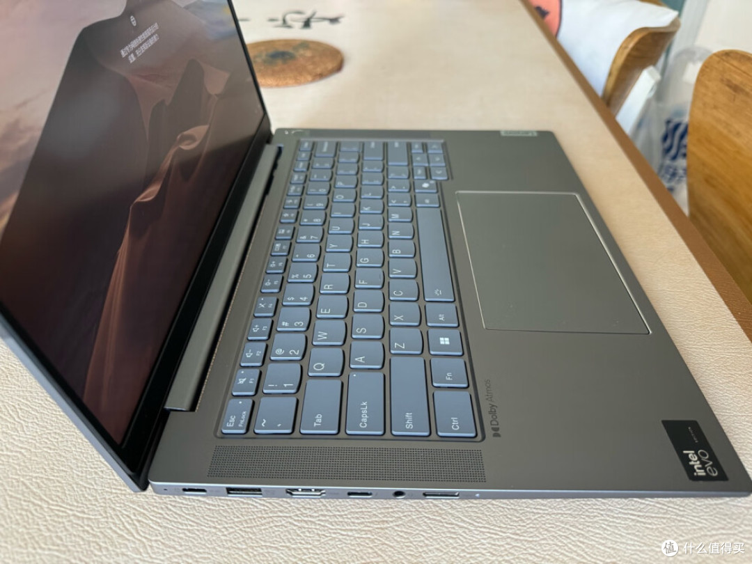 轻薄本怎么玩AI跑图？找有Oculink接口的，日常用起来更灵活_普通笔记本_什么值得买