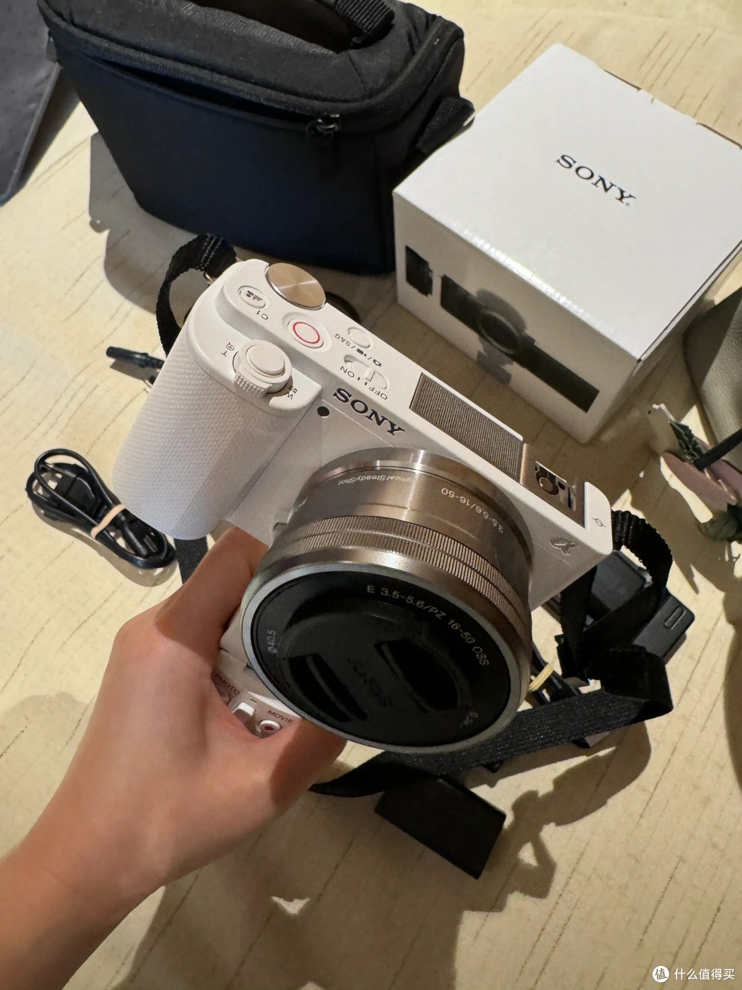 特别是A6400和ZVE10这两款相机_相机_什么值得买