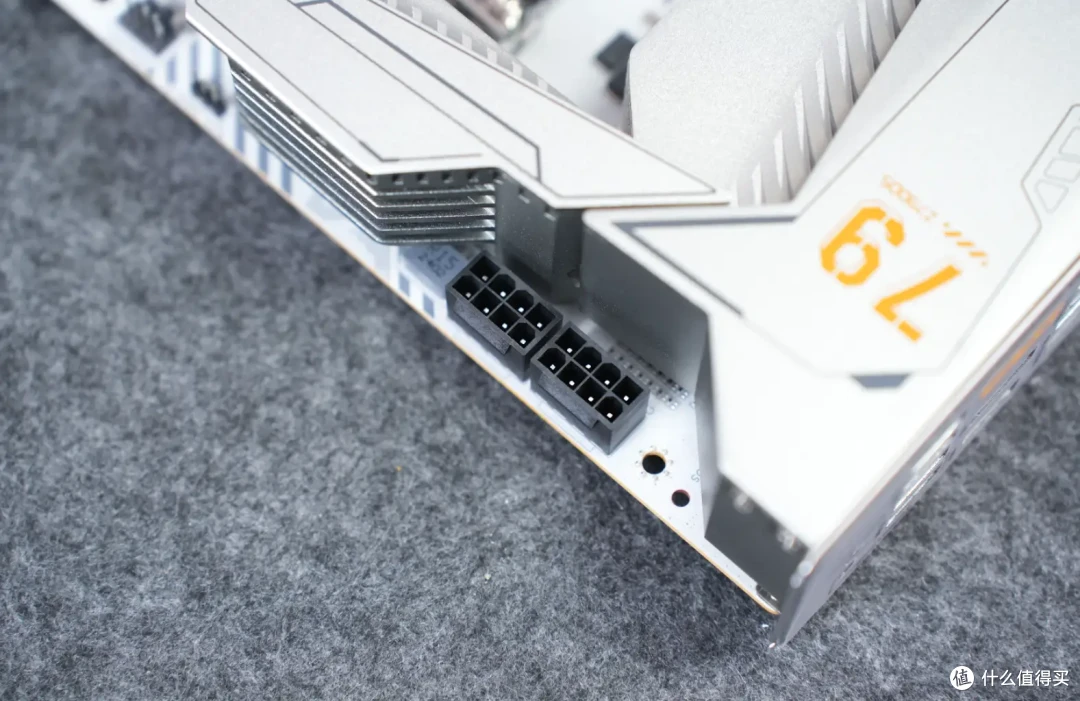 最能打的“中端”Z790主板来了！七彩虹CVN Z790D5方舟上手实测_主板_什么值得买