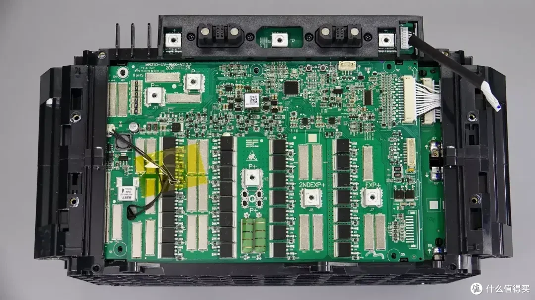 224节鹏辉18650电芯矩阵！EcoFlow正浩2000W户外电源 德Max 1600（EFD311）拆解_移动电源_什么值得买