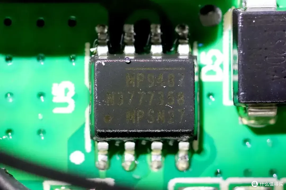 224节鹏辉18650电芯矩阵！EcoFlow正浩2000W户外电源 德Max 1600（EFD311）拆解_移动电源_什么值得买