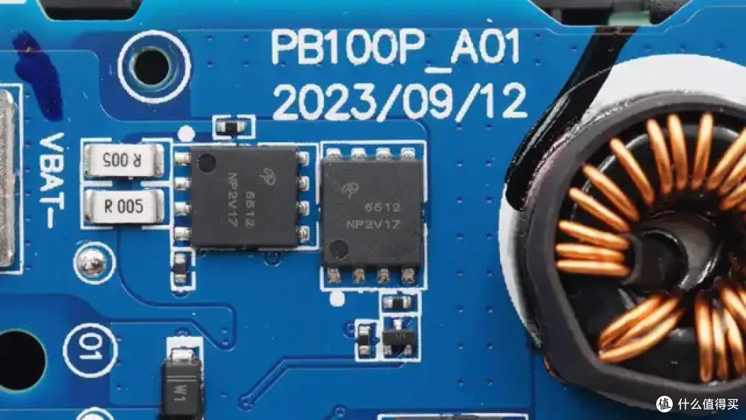 内置4节亿纬18650电芯，CUKTECH酷态科10号10000mAh超级电能棒拆解_移动电源_什么值得买