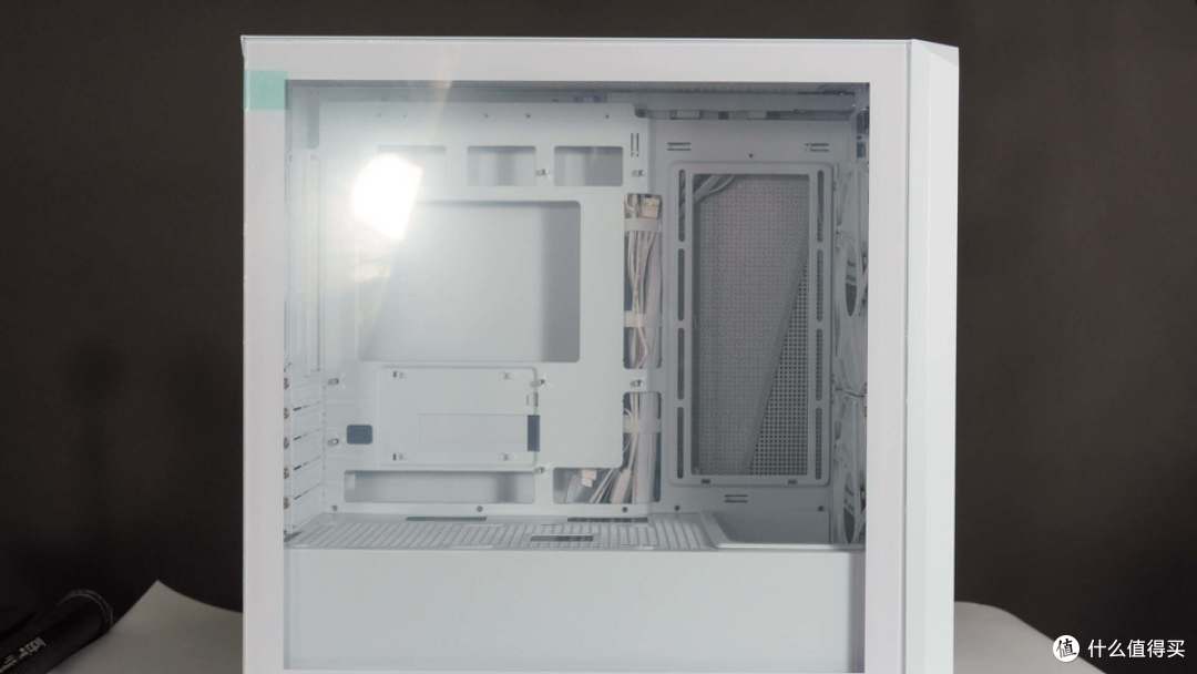 防尘超通风，快拆易理线 - 骨伽MX600 MINI白色机箱_机箱_什么值得买
