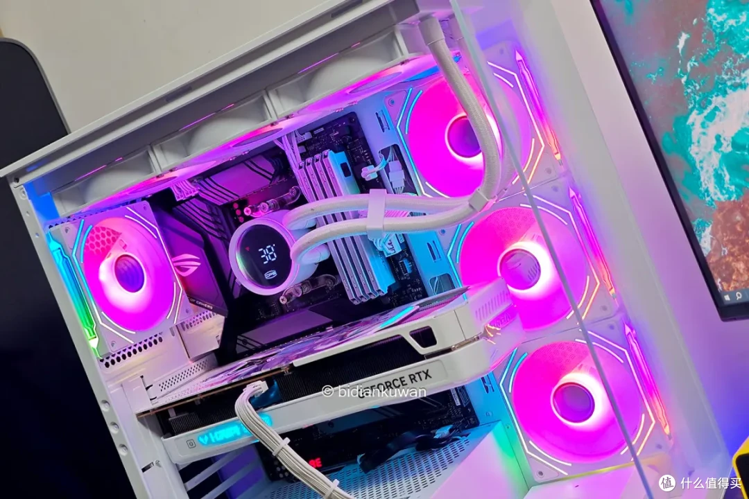 风冷还是水冷？有数显才是王道！超频三DA360 PRO数显ARGB水冷装机_散热器_什么值得买