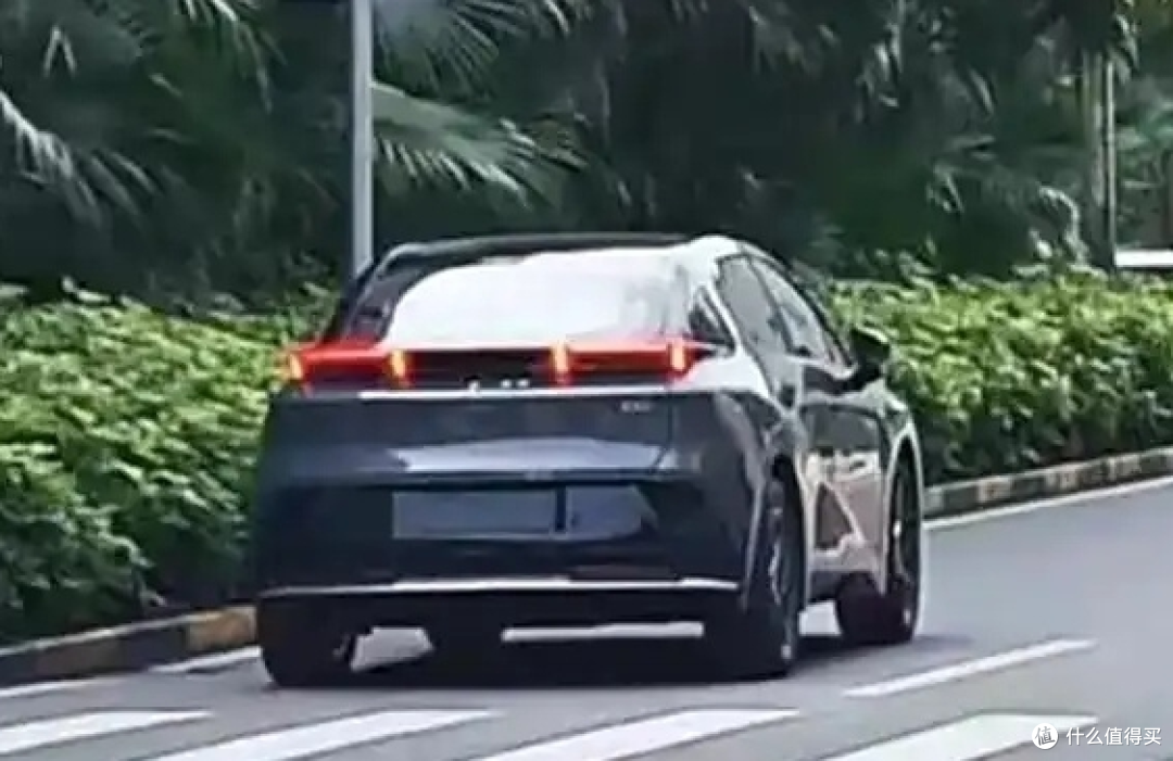 领克全新轿跑SUV车型Z20曝光，主攻国外市场，极氪X同平台打造_新能源车_什么值得买