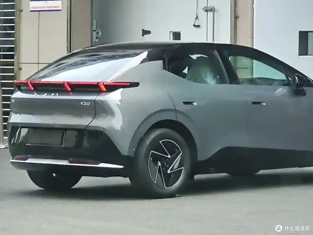 领克全新轿跑SUV车型Z20曝光，主攻国外市场，极氪X同平台打造_新能源车_什么值得买