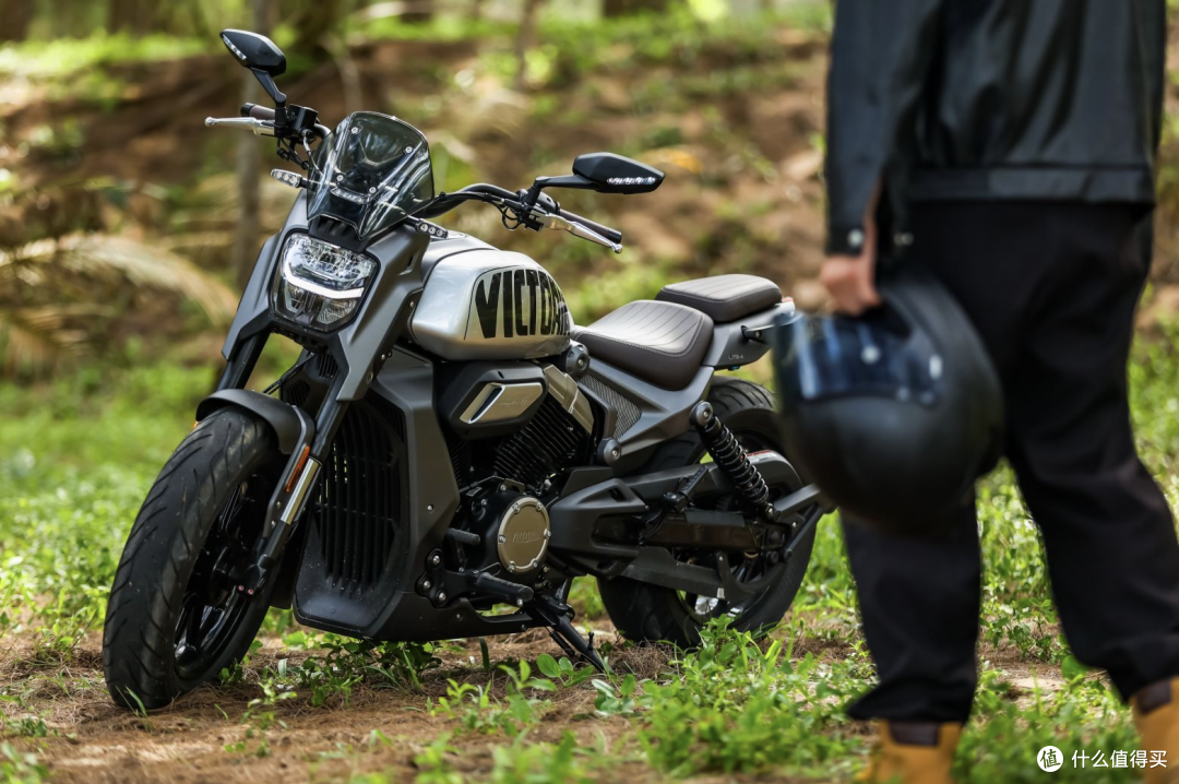 26777元700排量，能巡航国境，VICTORIA Simplee V70玩的花_摩托车整车_什么值得买