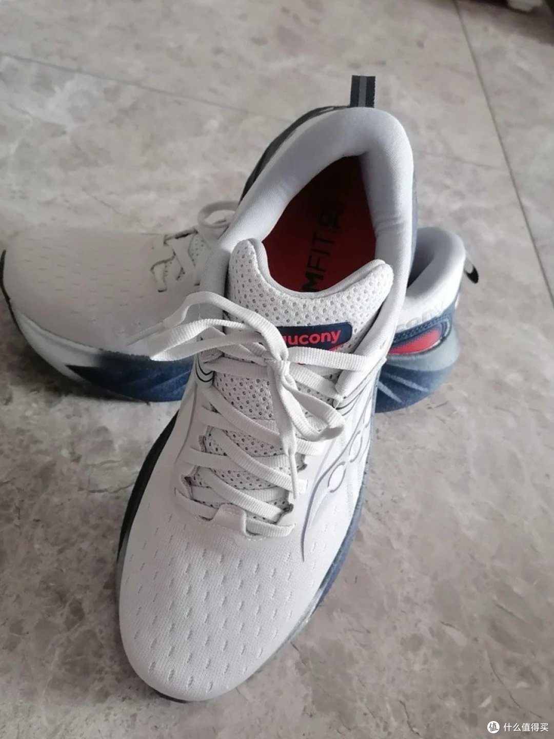 索康尼胜利22跑鞋：旗舰缓震，舒适之选_跑鞋_什么值得买
