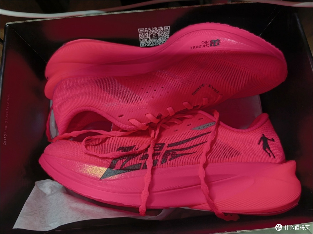 比赛季要来了，飞影PB4与飞影Plaid，选贵的还是选对的？_跑鞋_什么值得买
