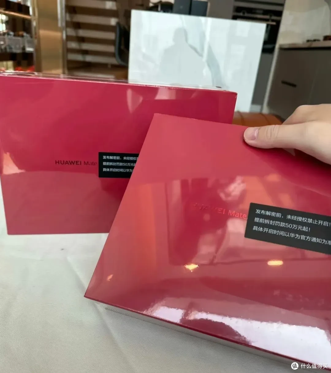 华为三折叠MateXT发布，黄牛紧随其后，现货开价6万元_手机_什么值得买