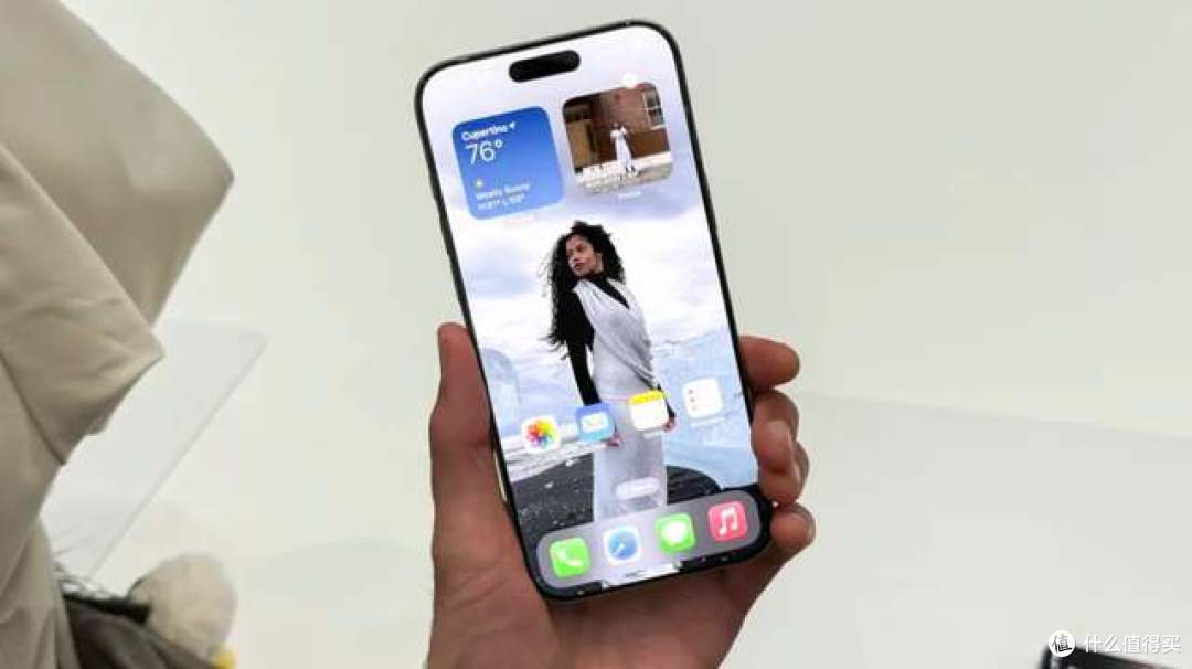 2万多华为MateXT三折叠缺点真多，比挤牙膏iPhone16系强得多_手机_什么值得买