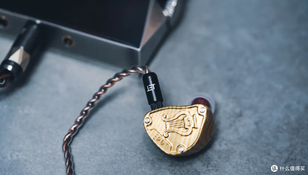 「 就离谱 」古希腊掌管“13动铁+2骨传导单元”的神 | AME Mousa_耳机_什么值得买