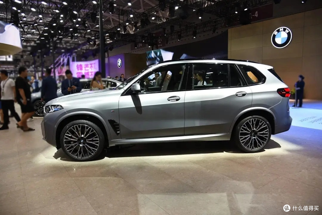 今年最惨的豪华车，不是宝马5系，而是宝马X5，被问界M9“毒打”_汽车整车_什么值得买