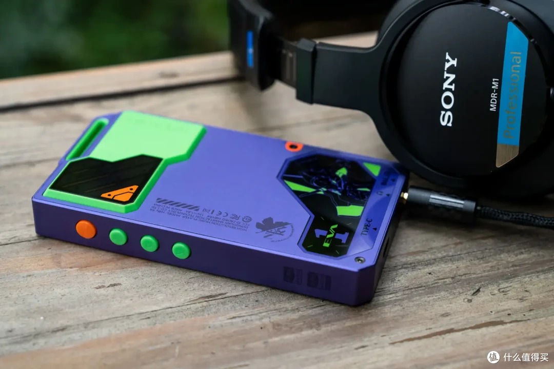 【舰闻录】海贝R4 EVA：“联名到深处”的随身音乐播放器_随身播放器_什么值得买