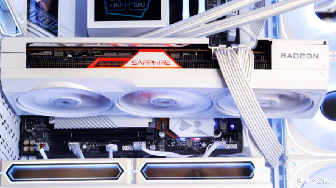 高颜值、强性能！蓝宝石RX 7800 XT 极地版，流畅搞定《黑神话：悟空》2K影视级画质 ！_显卡_什么值得买