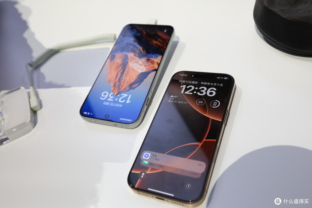 全站首发！“苹替”巅峰？OPPO Find X8 真机亲测，优雅外观与完美握感的结合！_手机_什么值得买