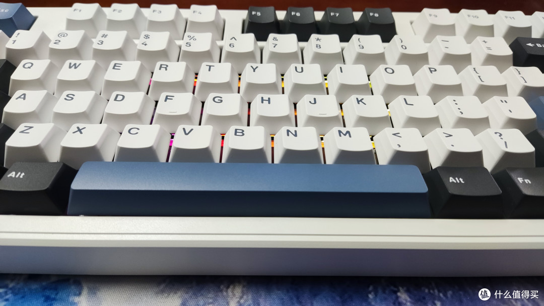 Riccks芮克斯的RS8三模塑料87配列机械键盘开箱——入门级闭眼入产品_键盘_什么值得买