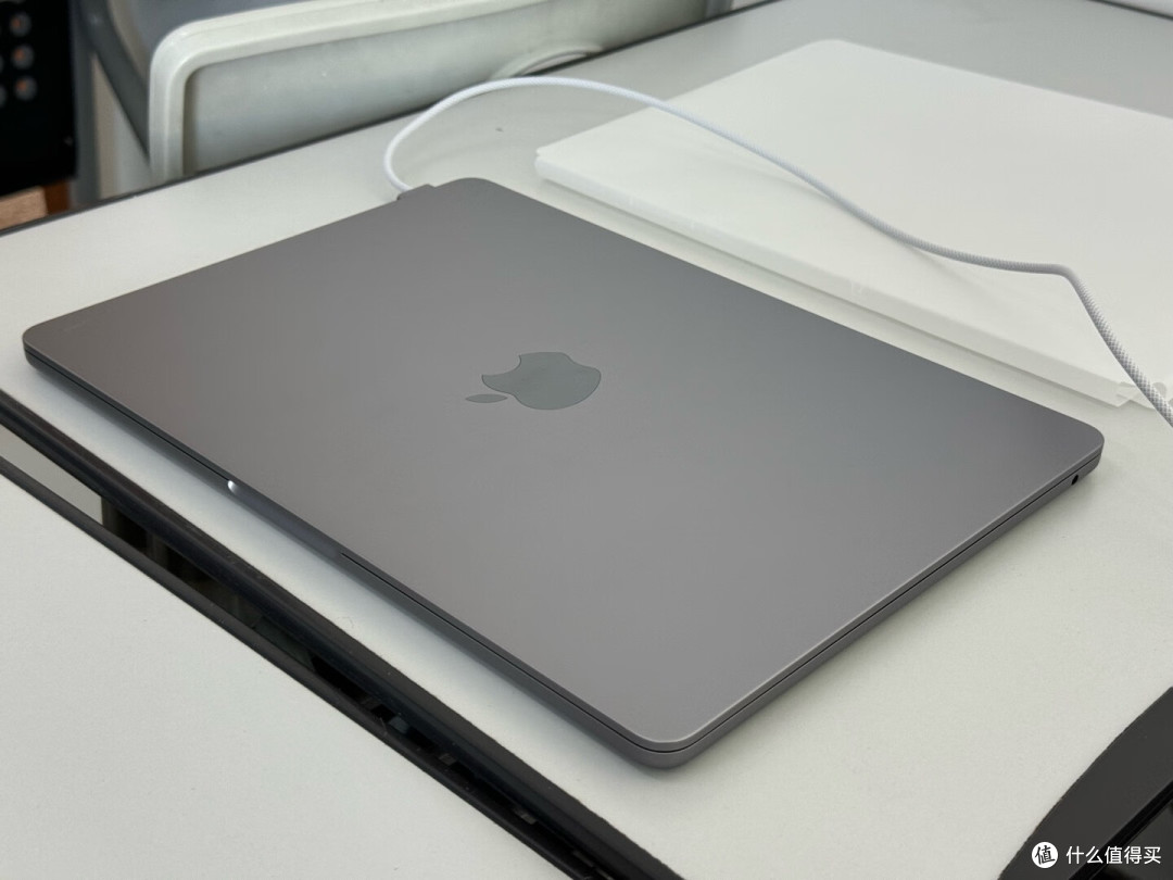 MacBook Air和Pro，选哪个显得自己不穷？_普通笔记本_什么值得买