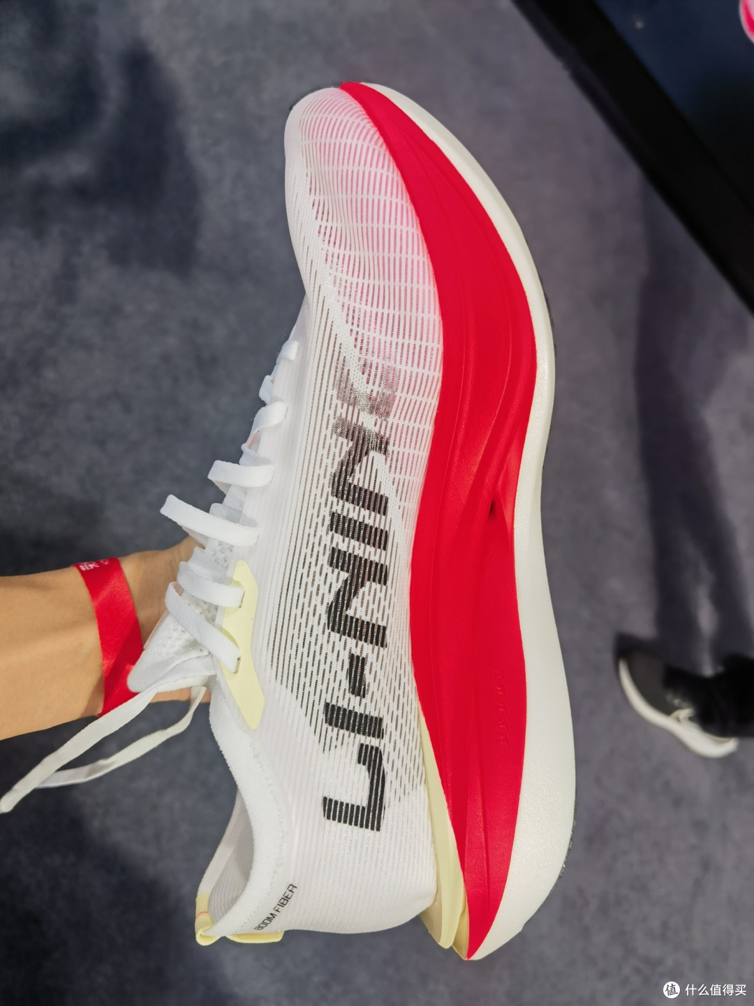 爆款好鞋，5U不出，你就是王者，李宁飞电5E的王炸级BUFF_跑鞋_什么值得买