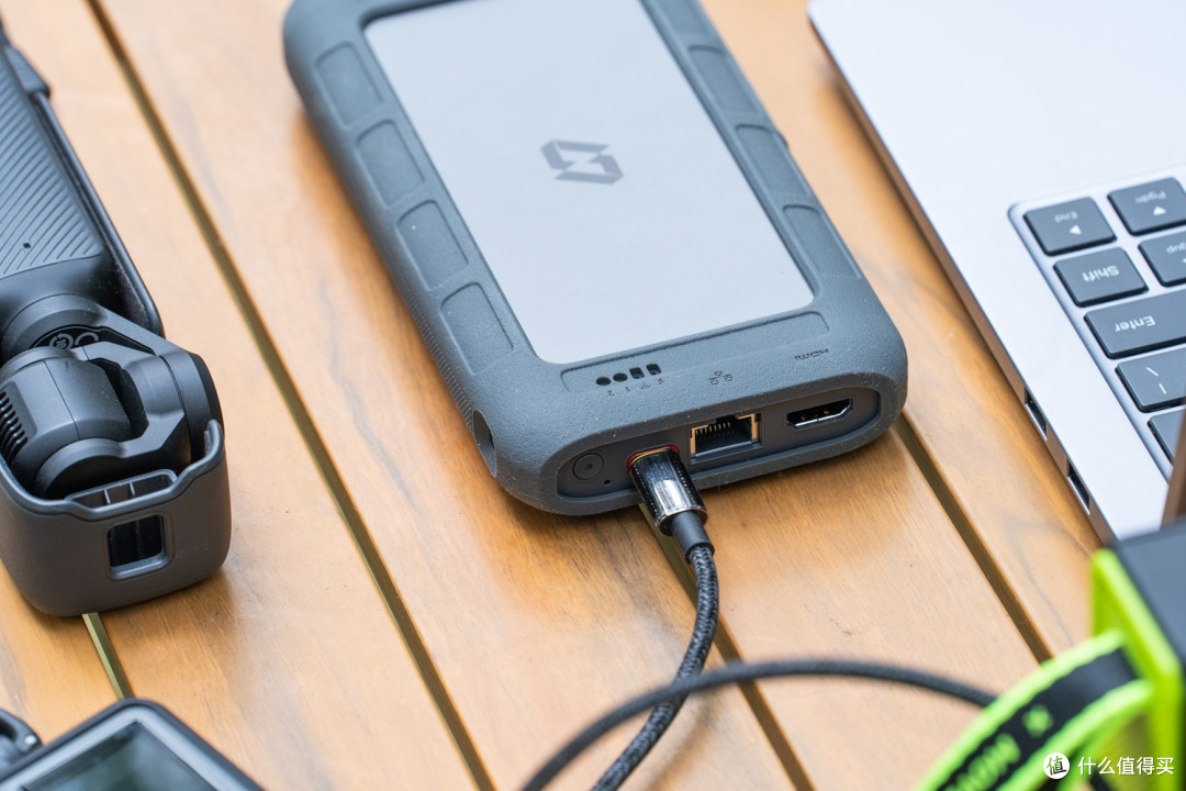 带着满世界跑！NAS还能这么玩？便携式NAS极空间T2S体验_网络存储_什么值得买