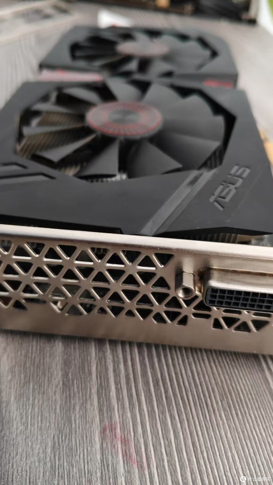 128M4级缓存游戏加成130元E3-1285V4处理器免费最强核心显卡P6300_显卡_什么值得买