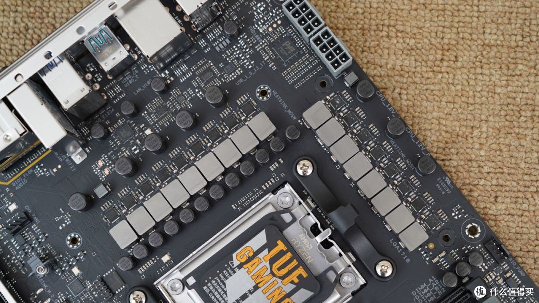 AMD 9000系的平民化座驾，华硕B850重炮手首发评测_主板_什么值得买