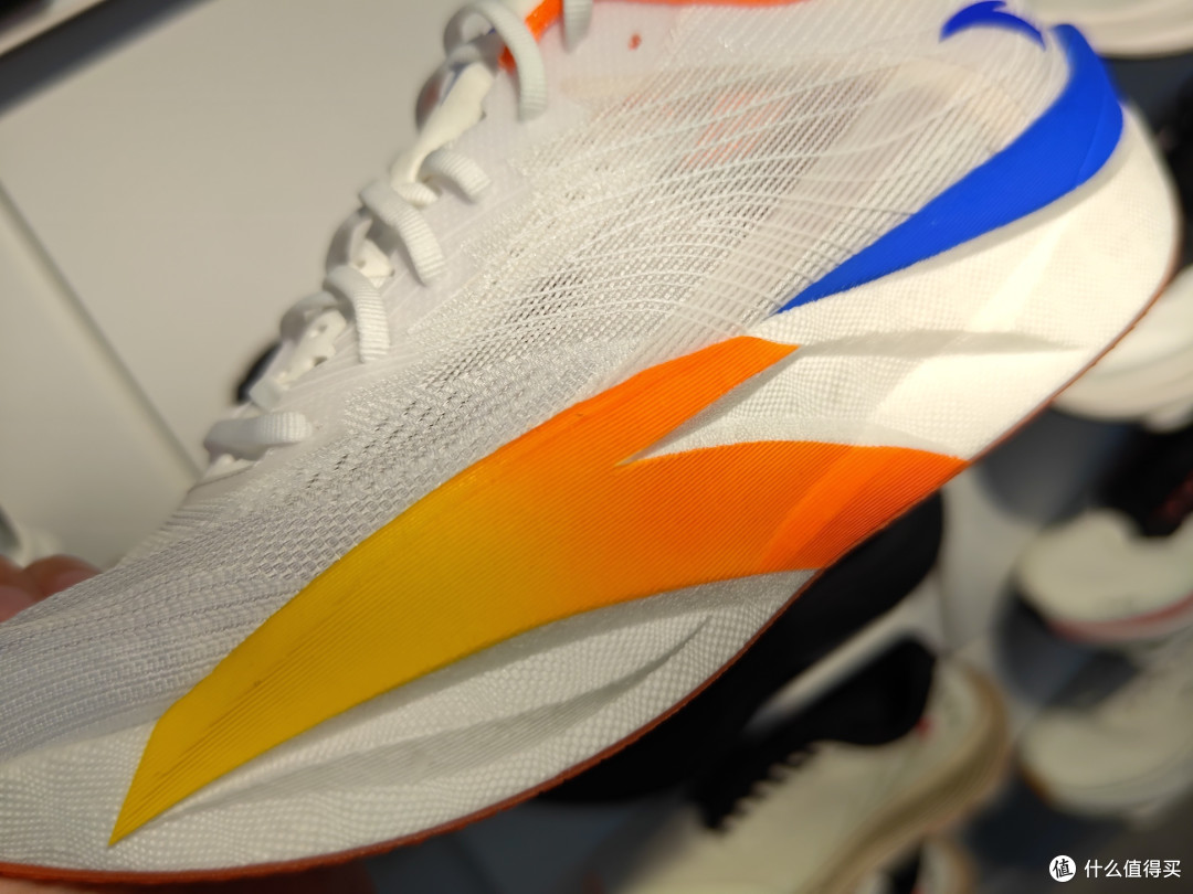 爆款佳作，眼前一亮，安踏C202 6代新配色，高级感满满_跑鞋_什么值得买