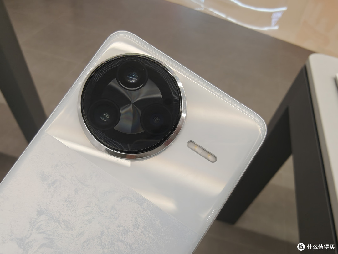 非要这么针锋相对？一加Ace5 Pro和REDMI K80 Pro应该如何选择？_安卓手机_什么值得买