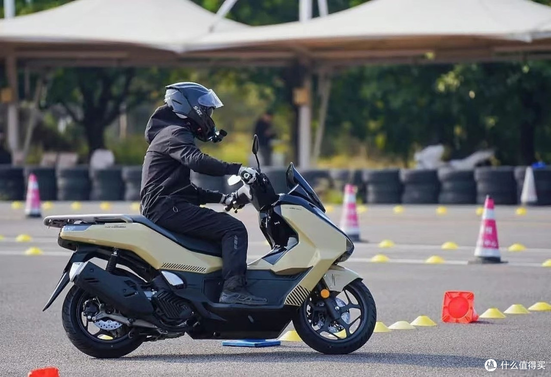 五羊本田NWG150抢先体验，真的香！_摩托车骑行装备_什么值得买