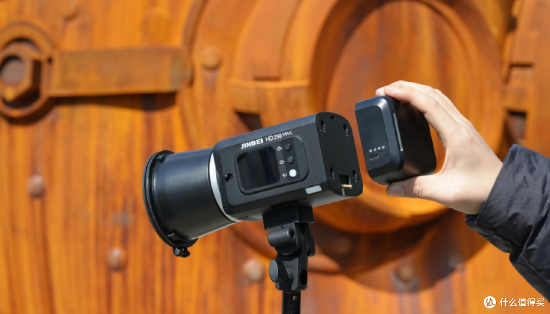 摄影师的理想“移动光工厂”！金贝新品HD-250MAX轻便外拍灯_相机配件_什么值得买