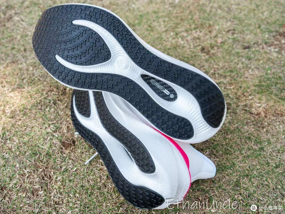 必迈惊碳MIX2.0出彩测评：大体重跑者的「减负神器」_跑鞋_什么值得买