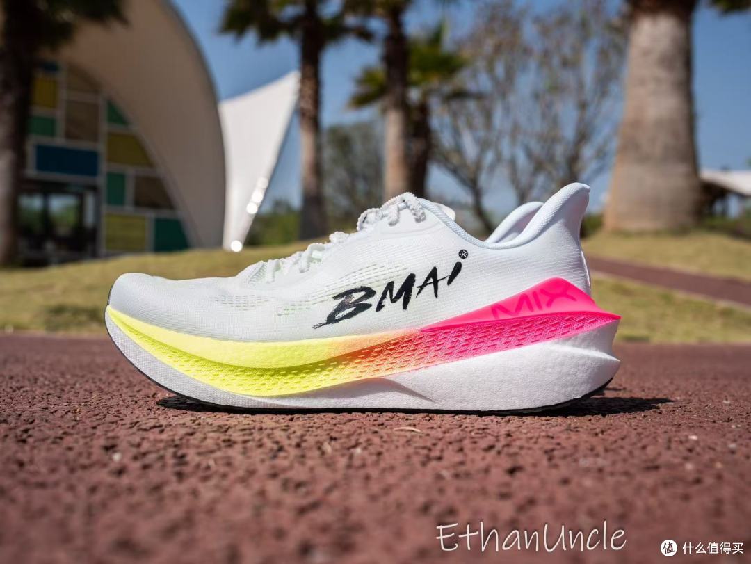 必迈惊碳MIX2.0出彩测评：大体重跑者的「减负神器」_跑鞋_什么值得买