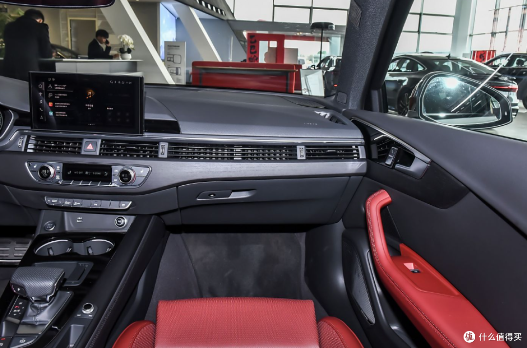 2025款奥迪A4L来了，28.98万，入门价格下调3.2万，新增3项配置！_轿车_什么值得买