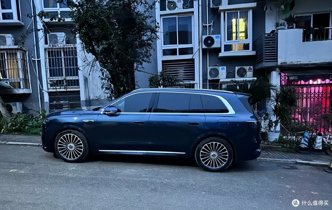 官宣 4 月上市！号称全能车王的问界 M8 定位“家庭智慧旗舰 SUV”_新能源车_什么值得买