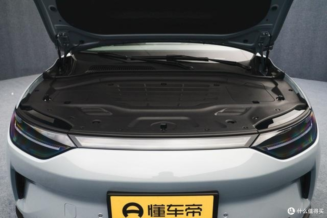 零跑C11又降价，FSD自适应悬挂+8295芯片+三块屏，入门即高配_新能源车_什么值得买