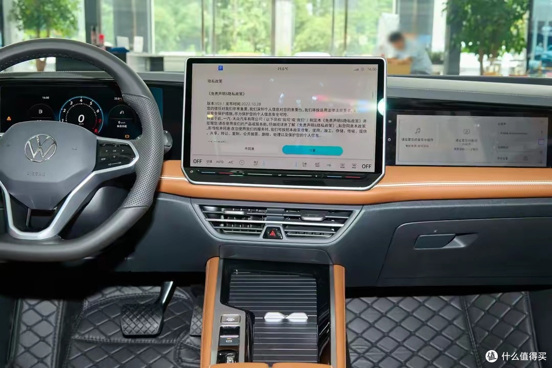 大众造了辆“换壳A6L”长近5米，2.0T高功+三块大屏，家用首选？_中型车_什么值得买