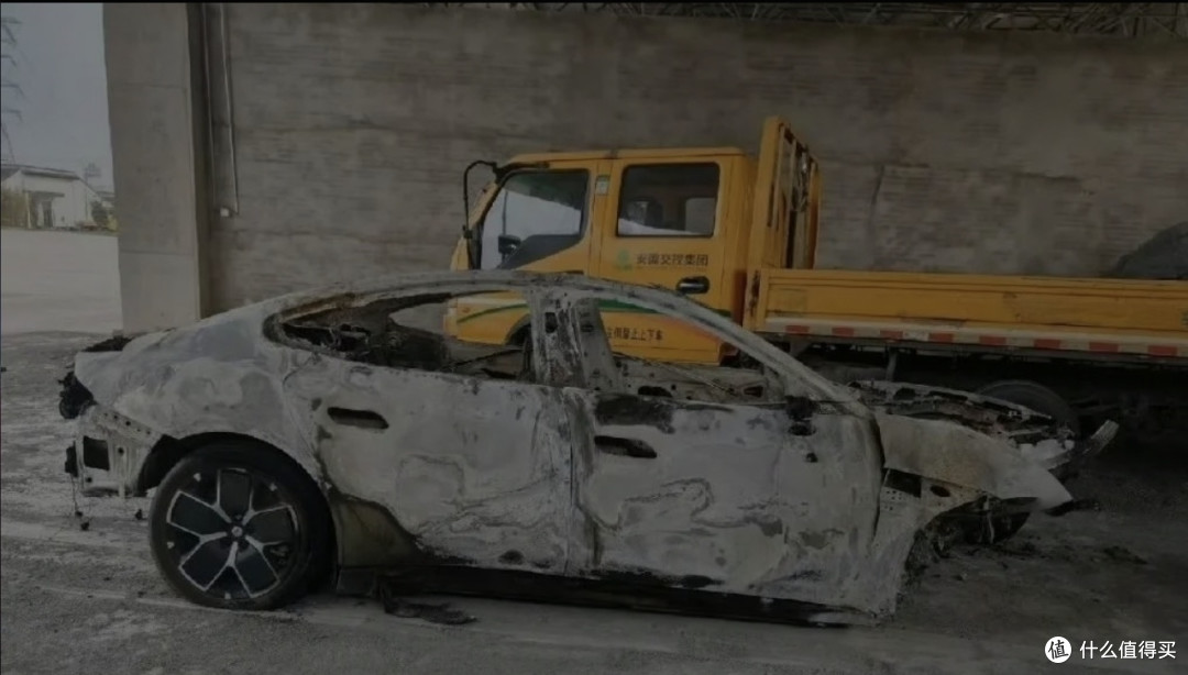小米SU7高速事故解析及事件最新进展_新能源车_什么值得买
