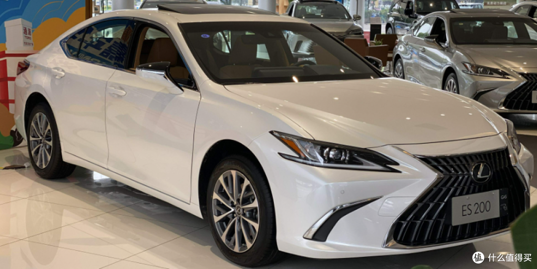 雷克萨斯ES200配置不纠结，21.99万还有补贴，抄底时机到了？_轿车_什么值得买