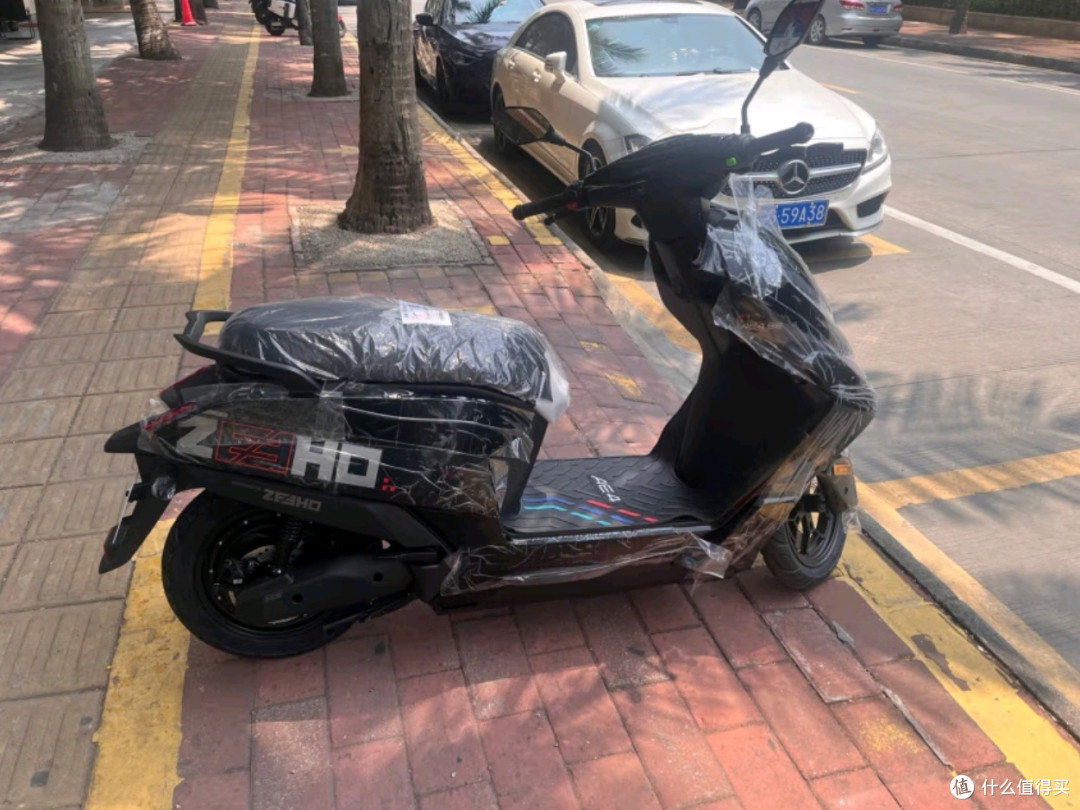 ZEEHO极核AE4/AE4 SE：高性能电摩，通勤代步外卖新选择_电动车_什么值得买