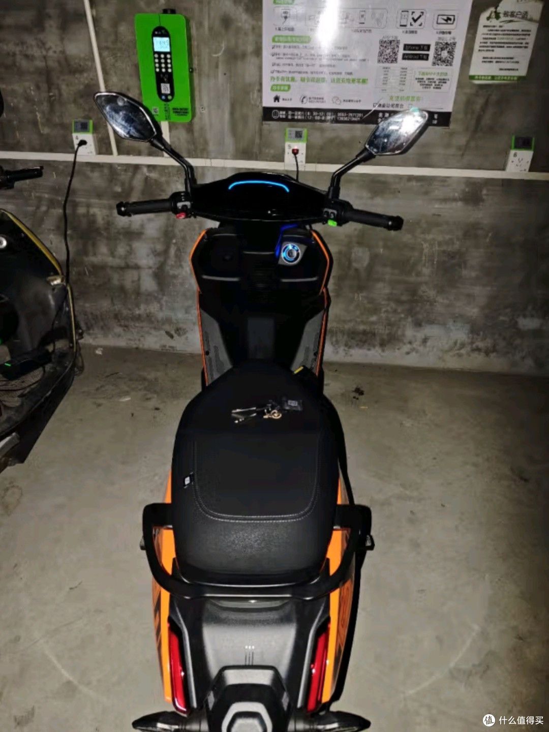 ZEEHO极核高性能电摩AE4/AE4 SE：通勤代步、外卖配送的智选之选_电动车_什么值得买