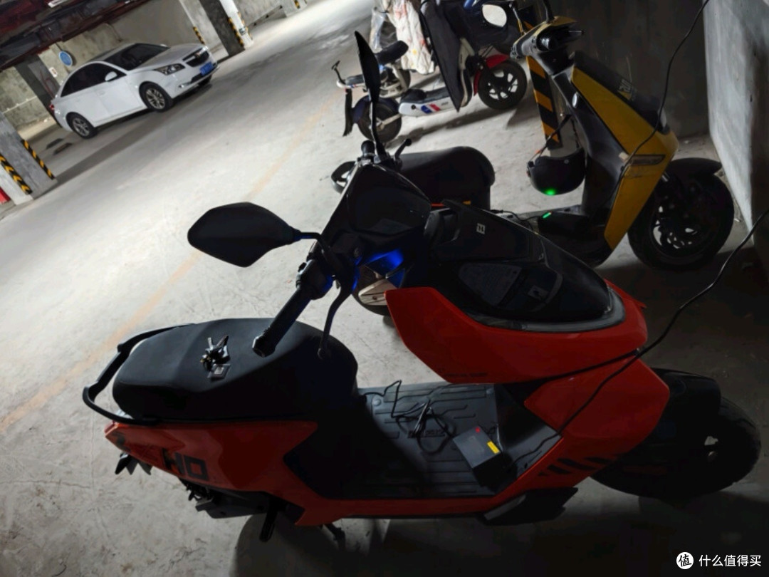 ZEEHO极核高性能电摩AE4/AE4 SE：通勤代步、外卖配送的智选之选_电动车_什么值得买