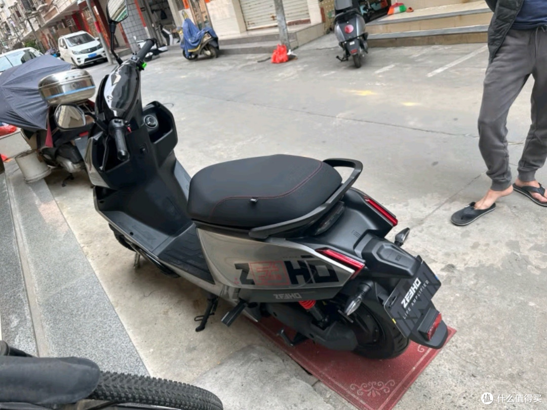 ZEEHO极核高性能电摩AE4/AE4 SE：通勤代步、外卖配送的智选之选_电动车_什么值得买