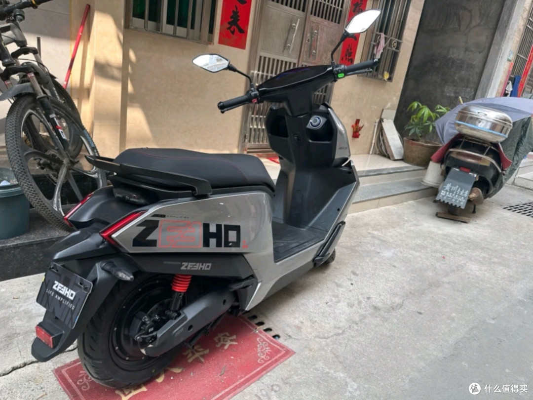 ZEEHO极核高性能电摩AE4/AE4 SE：通勤代步、外卖配送的智选之选_电动车_什么值得买